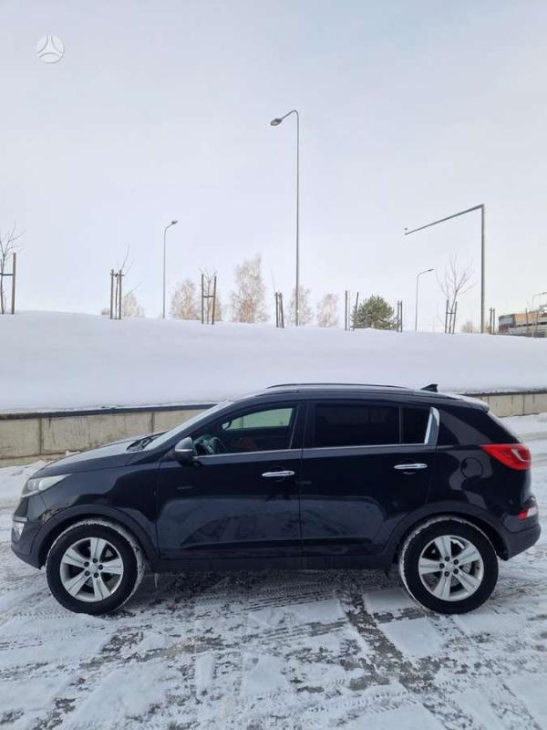 Black Kia Sportage 2011 in Vilnius, with an engine capacity of 1.69 L and mileage of 246 thousand km for 5500 €, photo 4 on AUTOMOTO.COM.LV