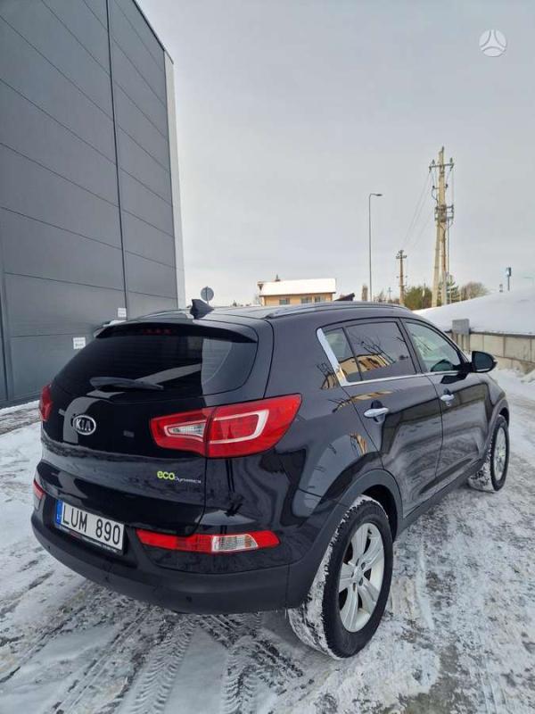 Black Kia Sportage 2011 in Vilnius, with an engine capacity of 1.69 L and mileage of 246 thousand km for 5500 €, photo 6 on AUTOMOTO.COM.LV