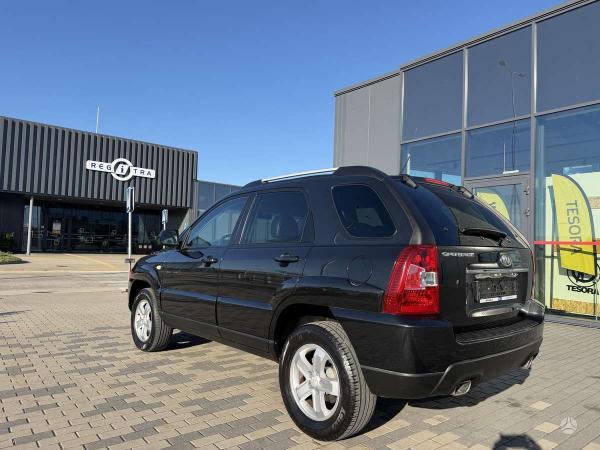 Black Kia Sportage 2011 in Siauliai, with an engine capacity of 1.99 L and mileage of 181 thousand km for 4100 €, photo 2 on AUTOMOTO.COM.LV