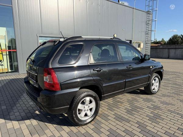 Black Kia Sportage 2011 in Siauliai, with an engine capacity of 1.99 L and mileage of 181 thousand km for 4100 €, photo 4 on AUTOMOTO.COM.LV
