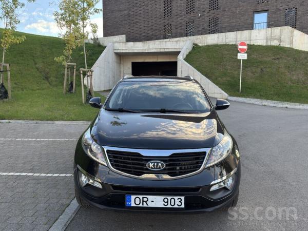 Black Kia Sportage 2011 in Rezekne, with an engine capacity of 1.70 L and mileage of 247 thousand km for 6500 €, photo 3 on AUTOMOTO.COM.LV