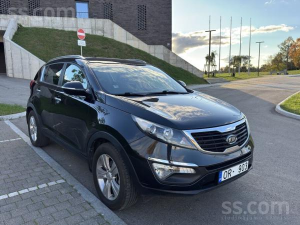 Black Kia Sportage 2011 in Rezekne, with an engine capacity of 1.70 L and mileage of 247 thousand km for 6500 €, photo 4 on AUTOMOTO.COM.LV