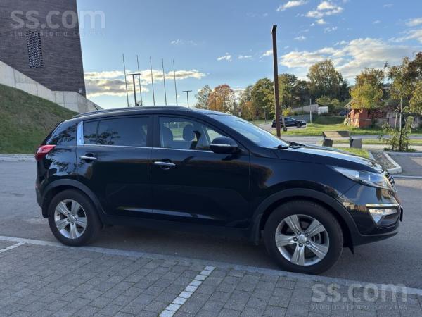 Black Kia Sportage 2011 in Rezekne, with an engine capacity of 1.70 L and mileage of 247 thousand km for 6500 €, photo 5 on AUTOMOTO.COM.LV