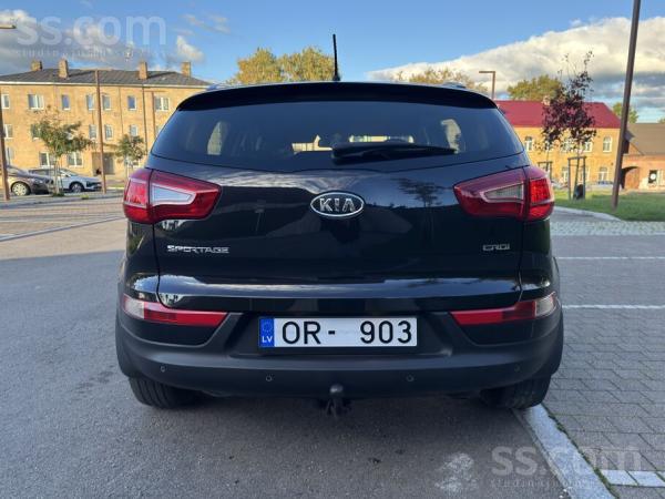 Black Kia Sportage 2011 in Rezekne, with an engine capacity of 1.70 L and mileage of 247 thousand km for 6500 €, photo 7 on AUTOMOTO.COM.LV