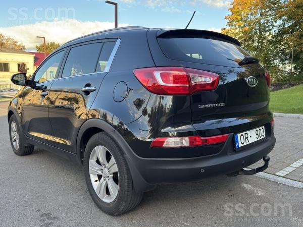 Black Kia Sportage 2011 in Rezekne, with an engine capacity of 1.70 L and mileage of 247 thousand km for 6500 €, photo 8 on AUTOMOTO.COM.LV