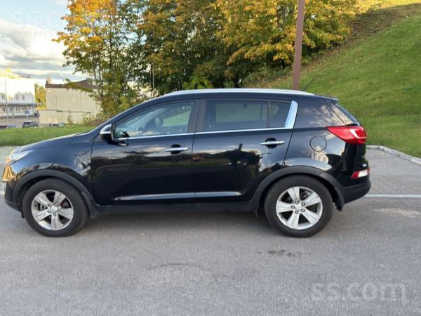 Black Kia Sportage 2011 in Rezekne, with an engine capacity of 1.70 L and mileage of 247 thousand km for 6500 €, photo 9 on AUTOMOTO.COM.LV