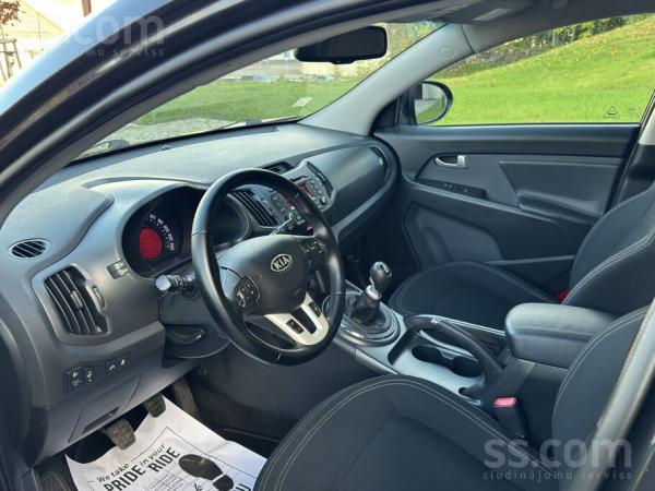 Black Kia Sportage 2011 in Rezekne, with an engine capacity of 1.70 L and mileage of 247 thousand km for 6500 €, photo 10 on AUTOMOTO.COM.LV