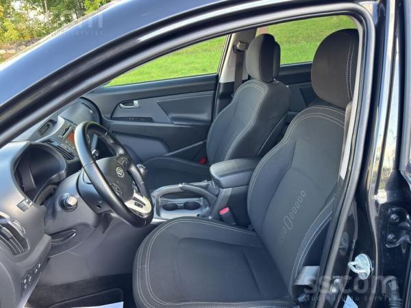 Black Kia Sportage 2011 in Rezekne, with an engine capacity of 1.70 L and mileage of 247 thousand km for 6500 €, photo 11 on AUTOMOTO.COM.LV