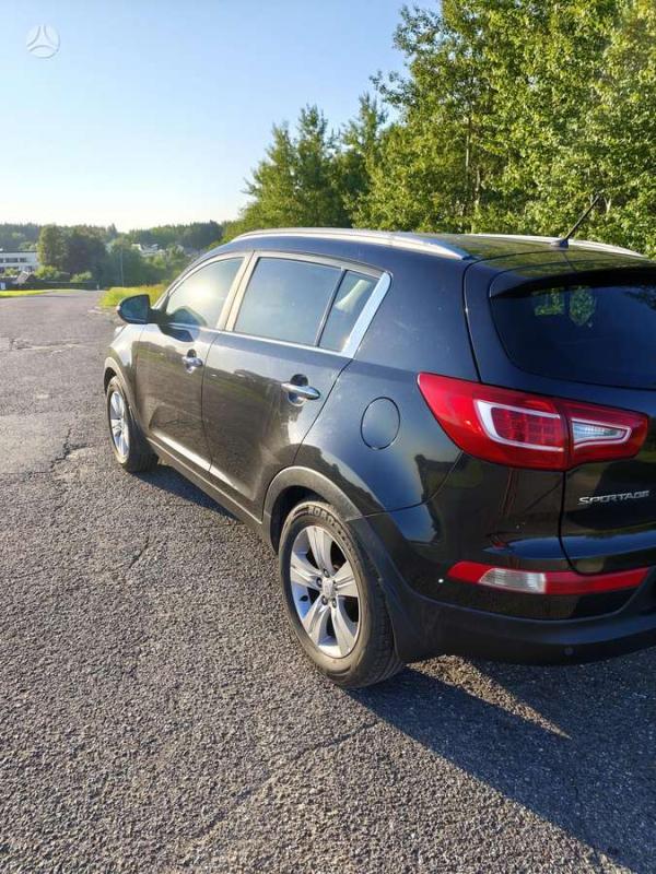 Black Kia Sportage 2011 in Siauliai, with an engine capacity of 2.00 L and mileage of 150 thousand km for 7300 €, photo 3 on AUTOMOTO.COM.LV