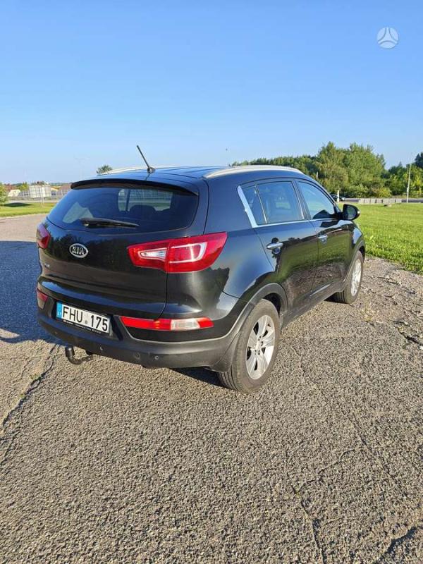 Black Kia Sportage 2011 in Siauliai, with an engine capacity of 2.00 L and mileage of 150 thousand km for 7300 €, photo 4 on AUTOMOTO.COM.LV