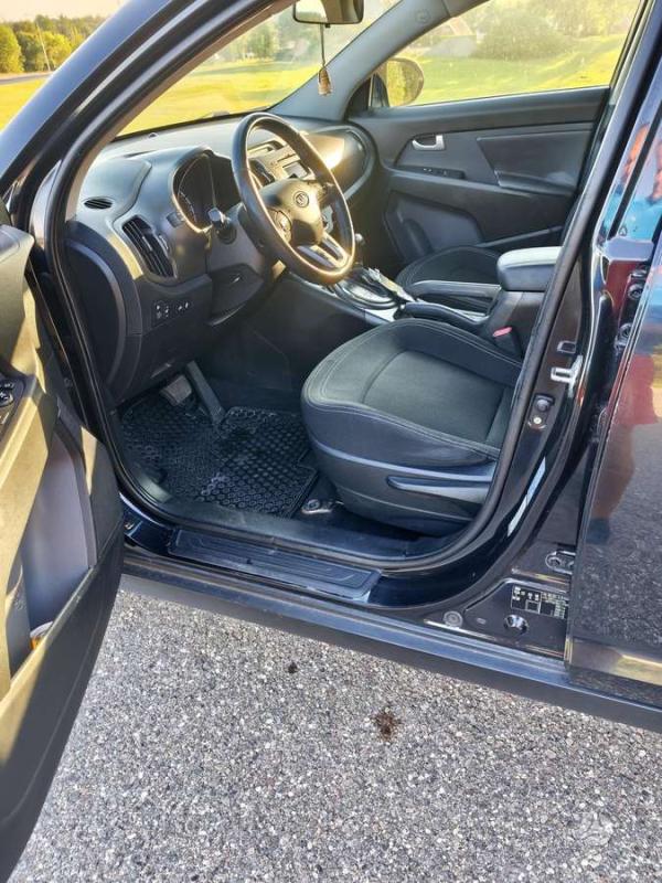 Black Kia Sportage 2011 in Siauliai, with an engine capacity of 2.00 L and mileage of 150 thousand km for 7300 €, photo 5 on AUTOMOTO.COM.LV