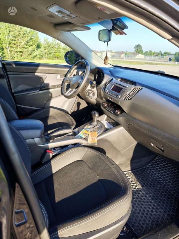 Black Kia Sportage 2011 in Siauliai, with an engine capacity of 2.00 L and mileage of 150 thousand km for 7300 €, photo 6 on AUTOMOTO.COM.LV