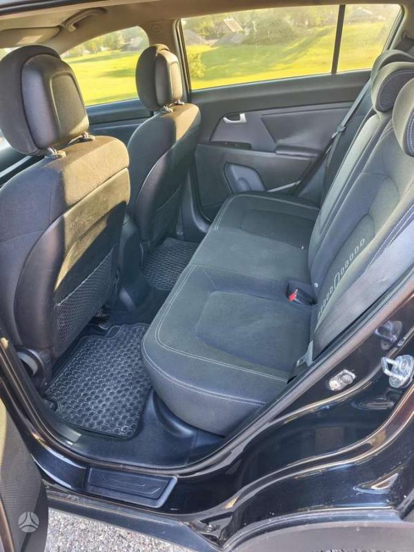 Black Kia Sportage 2011 in Siauliai, with an engine capacity of 2.00 L and mileage of 150 thousand km for 7300 €, photo 7 on AUTOMOTO.COM.LV