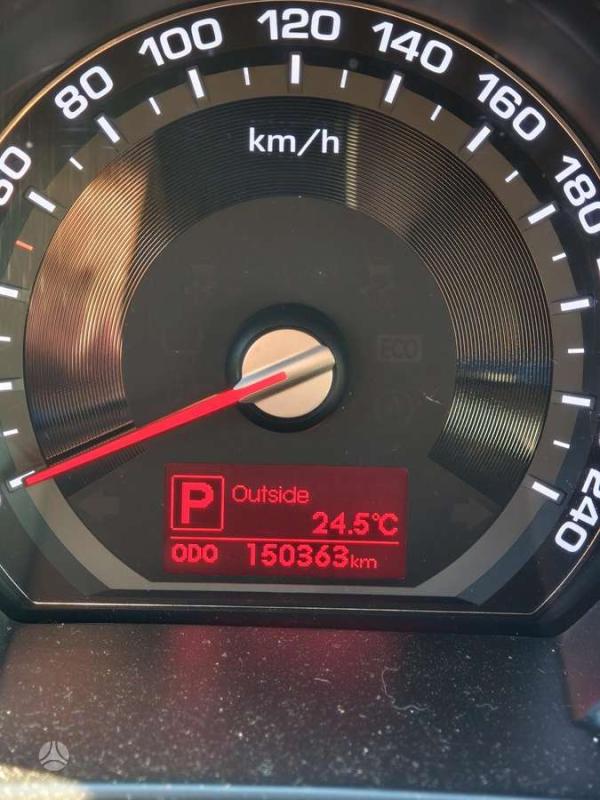 Black Kia Sportage 2011 in Siauliai, with an engine capacity of 2.00 L and mileage of 150 thousand km for 7300 €, photo 9 on AUTOMOTO.COM.LV