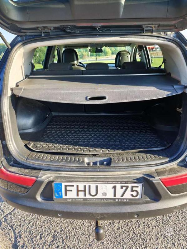 Black Kia Sportage 2011 in Siauliai, with an engine capacity of 2.00 L and mileage of 150 thousand km for 7300 €, photo 10 on AUTOMOTO.COM.LV