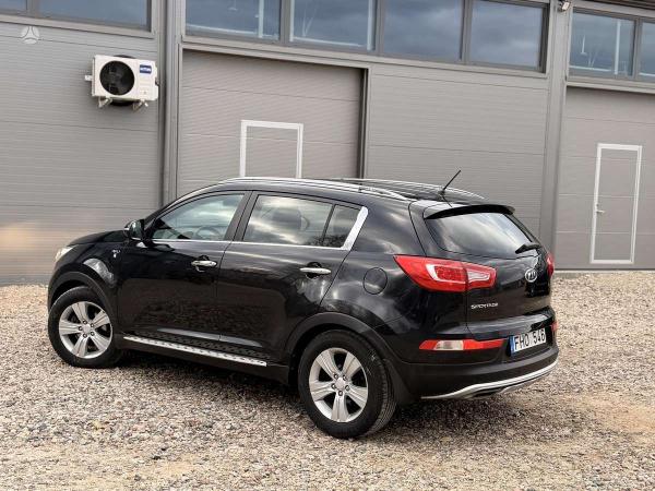 Black Kia Sportage 2011 in Vilnius, with an engine capacity of 2.00 L and mileage of 261 thousand km for 5500 €, photo 6 on AUTOMOTO.COM.LV