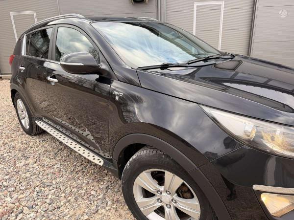 Black Kia Sportage 2011 in Vilnius, with an engine capacity of 2.00 L and mileage of 261 thousand km for 5500 €, photo 7 on AUTOMOTO.COM.LV