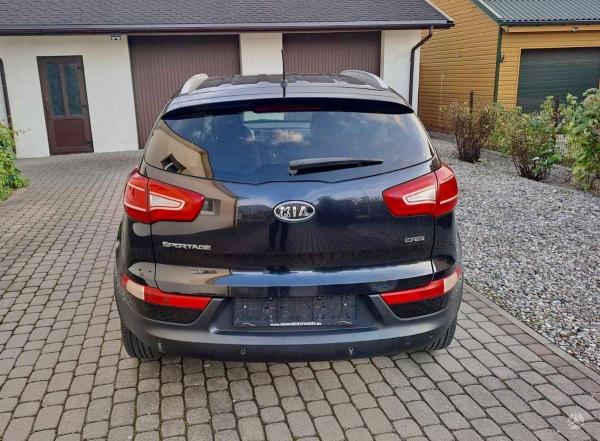 Black Kia Sportage 2011 in Ukmerge, with an engine capacity of 1.69 L and mileage of 267 thousand km for 5400 €, photo 4 on AUTOMOTO.COM.LV