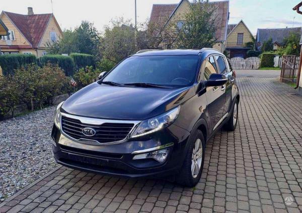 Black Kia Sportage 2011 in Ukmerge, with an engine capacity of 1.69 L and mileage of 267 thousand km for 5400 €, photo 8 on AUTOMOTO.COM.LV