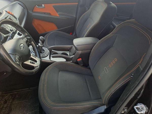 Black Kia Sportage 2011 in Ukmerge, with an engine capacity of 1.69 L and mileage of 267 thousand km for 5400 €, photo 9 on AUTOMOTO.COM.LV