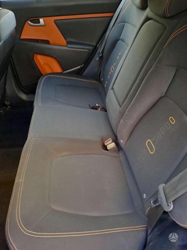 Black Kia Sportage 2011 in Ukmerge, with an engine capacity of 1.69 L and mileage of 267 thousand km for 5400 €, photo 10 on AUTOMOTO.COM.LV
