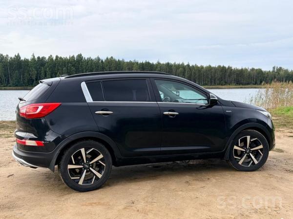 Kia Sportage 2011 in Riga on AUTOMOTO.COM.LV Black Kia Sportage 2011 in Riga, with an engine capacity of 2.00 L and mileage of 377 thousand km for 6500 €, photo 4 on AUTOMOTO.COM.LV