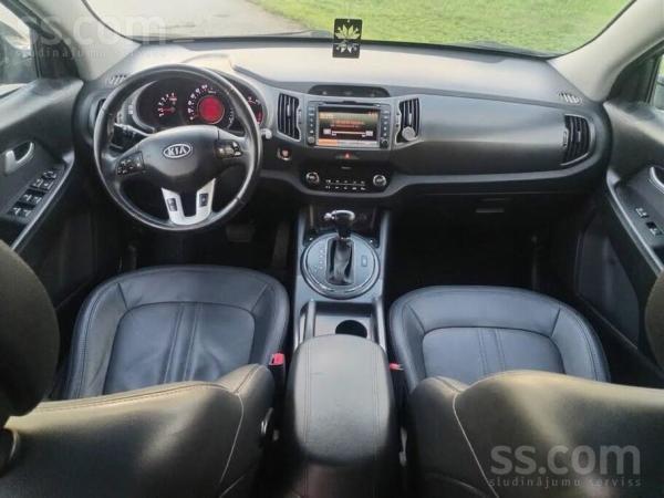 Kia Sportage 2011 in Riga on AUTOMOTO.COM.LV Black Kia Sportage 2011 in Riga, with an engine capacity of 2.00 L and mileage of 377 thousand km for 6500 €, photo 6 on AUTOMOTO.COM.LV