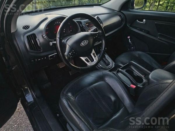 Kia Sportage 2011 in Riga on AUTOMOTO.COM.LV Black Kia Sportage 2011 in Riga, with an engine capacity of 2.00 L and mileage of 377 thousand km for 6500 €, photo 8 on AUTOMOTO.COM.LV