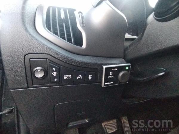 Kia Sportage 2011 in Riga on AUTOMOTO.COM.LV Black Kia Sportage 2011 in Riga, with an engine capacity of 2.00 L and mileage of 377 thousand km for 6500 €, photo 9 on AUTOMOTO.COM.LV