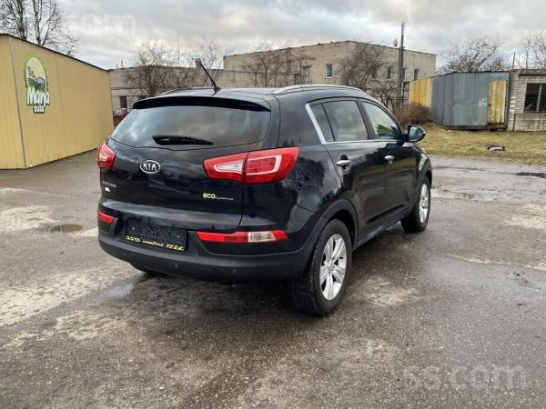 Black Kia Sportage 2012 in Ogre, with an engine capacity of 1.70 L and mileage of 202 thousand km for 6490 €, photo 6 on AUTOMOTO.COM.LV