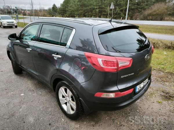 Black Kia Sportage 2012 in Riga, with an engine capacity of 1.70 L and mileage of 254 thousand km for 5100 €, photo 6 on AUTOMOTO.COM.LV