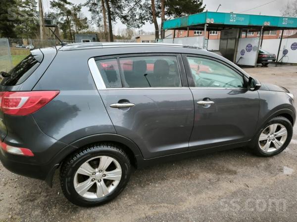 Black Kia Sportage 2012 in Riga, with an engine capacity of 1.70 L and mileage of 254 thousand km for 5100 €, photo 7 on AUTOMOTO.COM.LV