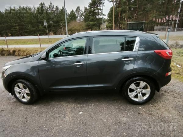 Black Kia Sportage 2012 in Riga, with an engine capacity of 1.70 L and mileage of 254 thousand km for 5100 €, photo 10 on AUTOMOTO.COM.LV