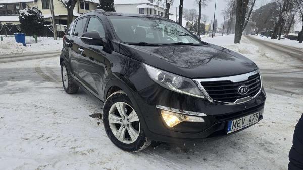 Melns Kia Sportage 2012 Alīta, ar dzinēja tilpumu 2.00 L un nobraukumu 139 tūkst. km par 6450 €, foto 1 vietnē AUTOMOTO.COM.LV