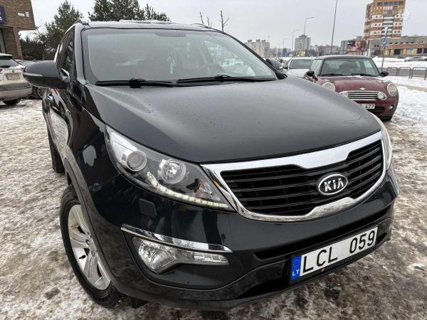 Black Kia Sportage 2012 in Kaunas, with an engine capacity of 2.00 L and mileage of 285 thousand km for 5650 €, photo 3 on AUTOMOTO.COM.LV