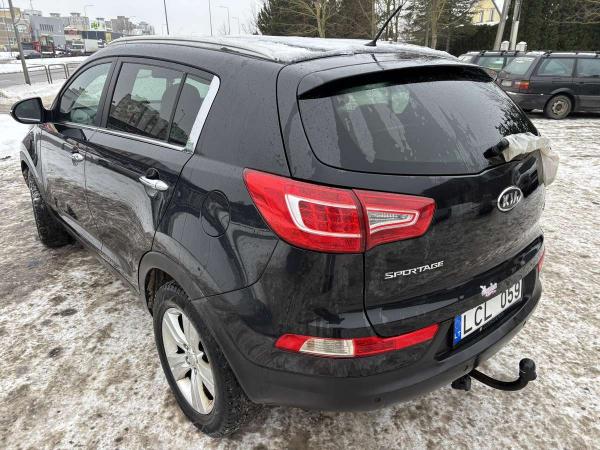 Black Kia Sportage 2012 in Kaunas, with an engine capacity of 2.00 L and mileage of 285 thousand km for 5650 €, photo 6 on AUTOMOTO.COM.LV