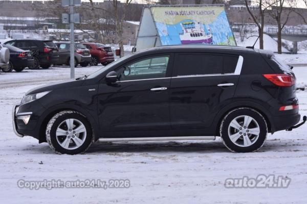 Black Kia Sportage 2012 in Narva, with an engine capacity of 2.00 L and mileage of 206 thousand km for 8200 €, photo 4 on AUTOMOTO.COM.LV