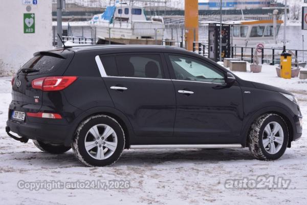 Black Kia Sportage 2012 in Narva, with an engine capacity of 2.00 L and mileage of 206 thousand km for 8200 €, photo 6 on AUTOMOTO.COM.LV