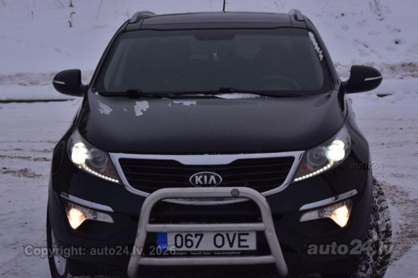Black Kia Sportage 2012 in Narva, with an engine capacity of 2.00 L and mileage of 206 thousand km for 8200 €, photo 7 on AUTOMOTO.COM.LV