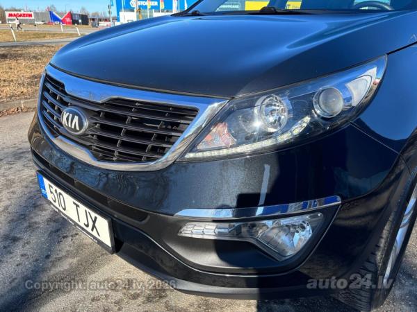 Black Kia Sportage 2012 in Paide, with an engine capacity of 1.60 L and mileage of 256 thousand km for 5590 €, photo 7 on AUTOMOTO.COM.LV