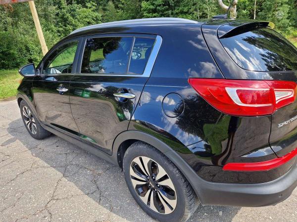 Black Kia Sportage 2012 in Mazeikiai, with an engine capacity of 2.00 L and mileage of 248 thousand km for 7600 €, photo 4 on AUTOMOTO.COM.LV