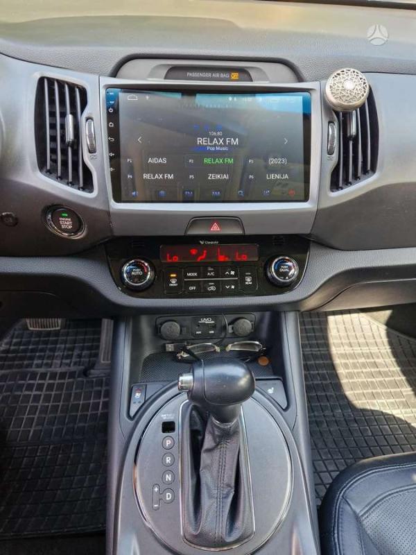 Black Kia Sportage 2012 in Mazeikiai, with an engine capacity of 2.00 L and mileage of 248 thousand km for 7600 €, photo 5 on AUTOMOTO.COM.LV