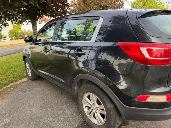 Black Kia Sportage 2012 in Kaunas, with an engine capacity of 1.59 L and mileage of 190 thousand km for 2499 €, photo 2 on AUTOMOTO.COM.LV