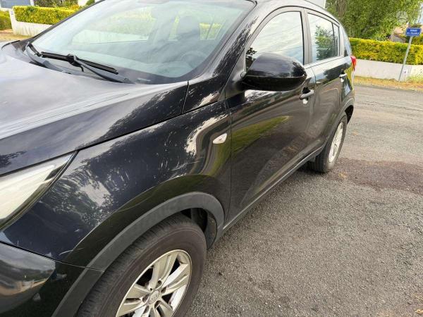 Black Kia Sportage 2012 in Kaunas, with an engine capacity of 1.59 L and mileage of 190 thousand km for 2499 €, photo 5 on AUTOMOTO.COM.LV