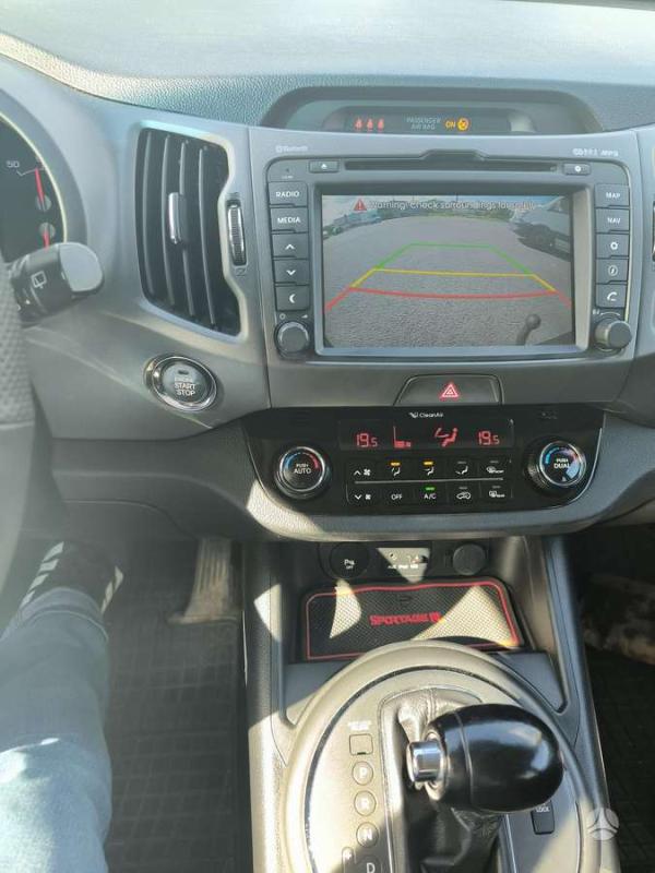 Black Kia Sportage 2012 in Kaunas, with an engine capacity of 2.00 L and mileage of 217 thousand km for 7500 €, photo 4 on AUTOMOTO.COM.LV