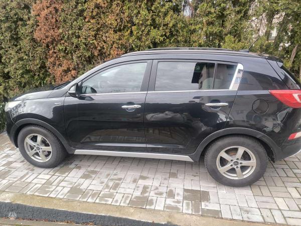 Black Kia Sportage 2012 in Kaunas, with an engine capacity of 2.00 L and mileage of 217 thousand km for 7500 €, photo 10 on AUTOMOTO.COM.LV