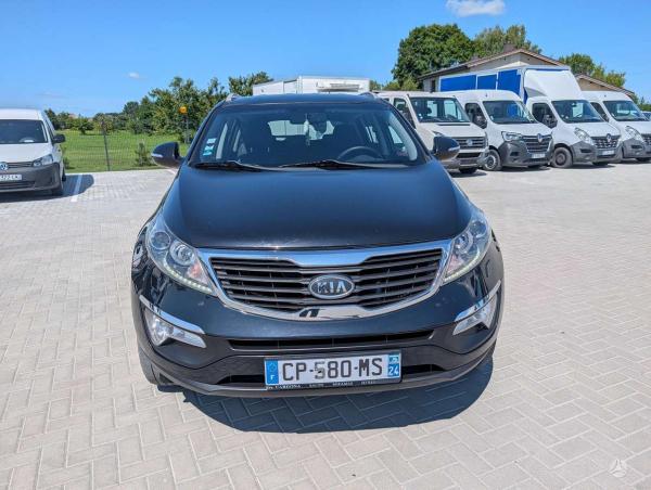 Black Kia Sportage 2012 in Taurage, with an engine capacity of 2.00 L and mileage of 245 thousand km for 6500 €, photo 3 on AUTOMOTO.COM.LV