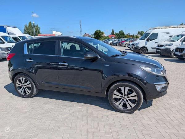 Black Kia Sportage 2012 in Taurage, with an engine capacity of 2.00 L and mileage of 245 thousand km for 6500 €, photo 5 on AUTOMOTO.COM.LV