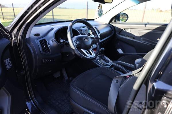 Kia Sportage 2012 in Jelgava on AUTOMOTO.COM.LV Black Kia Sportage 2012 in Jelgava, with an engine capacity of 2.00 L and mileage of 307 thousand km for 6950 €, photo 4 on AUTOMOTO.COM.LV