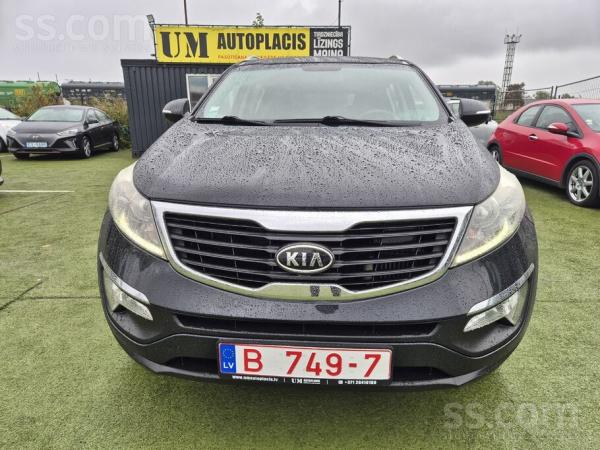 Black Kia Sportage 2012 in Liepaja, with an engine capacity of 2.00 L and mileage of 224 thousand km for 7100 €, photo 3 on AUTOMOTO.COM.LV